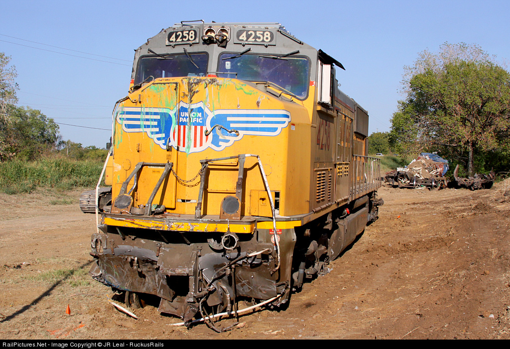 Monster Review- My Athearn Genesis UP SD70M Flared Radiator | The Atlas Rescue Forum