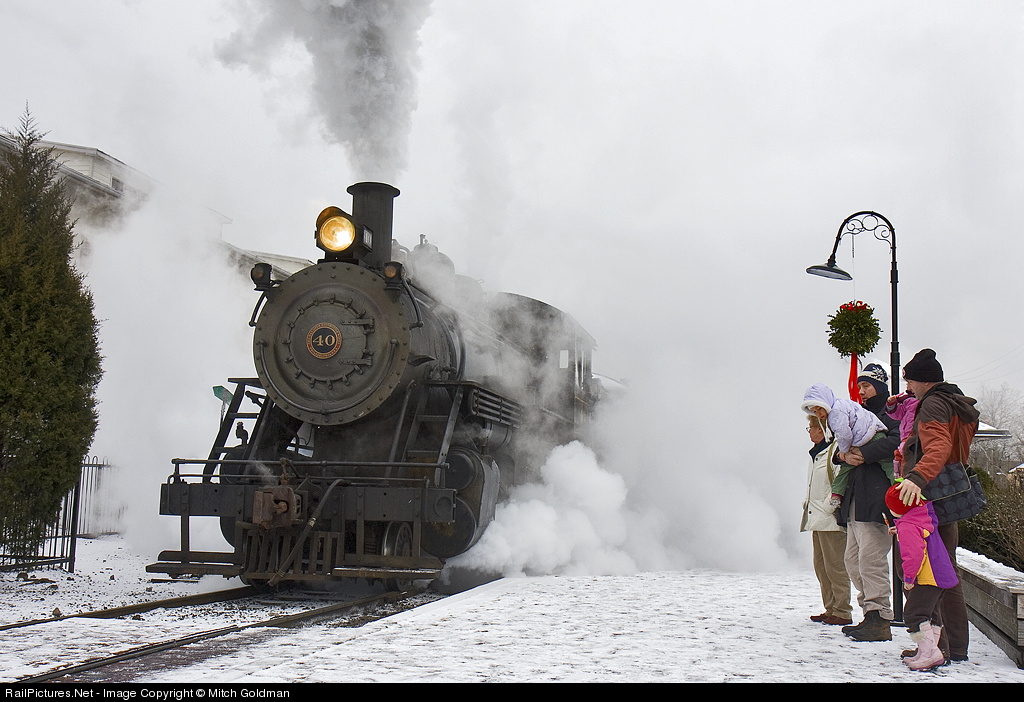 Tis the Season! ; NHIR 40 [1024x702] : r/TrainPorn