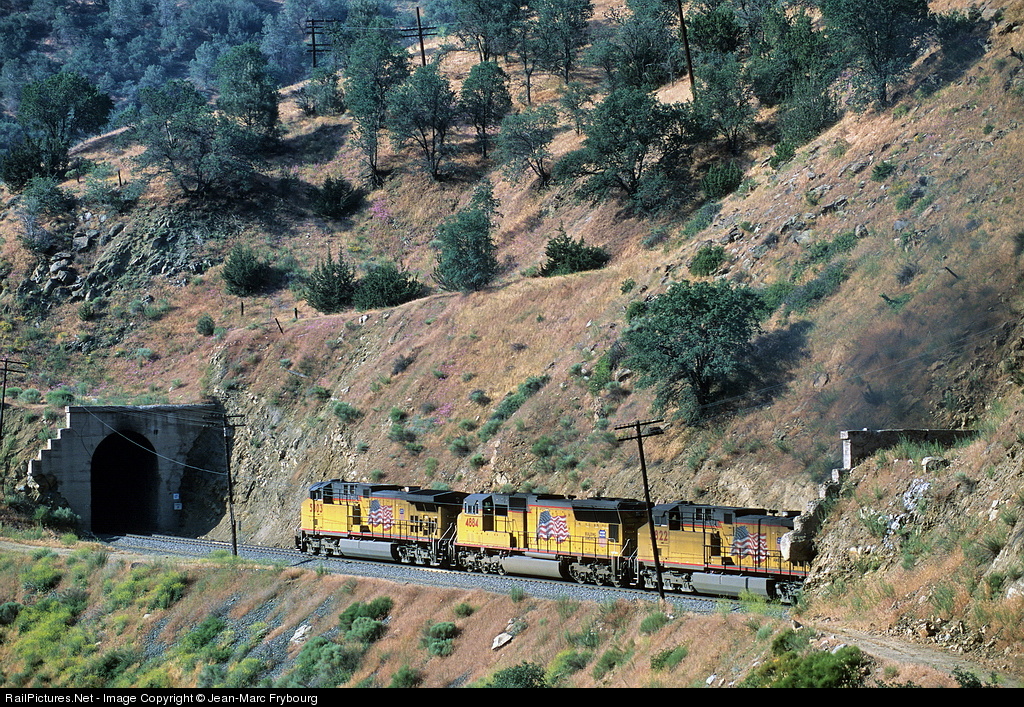Tehachapi Upper Tunnels on a Shelf Module - page 1 - Layout Engineering Reports - TheRailwire