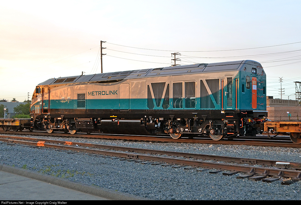 Metrolink - EMD F125 [681x817] : r/TrainPorn