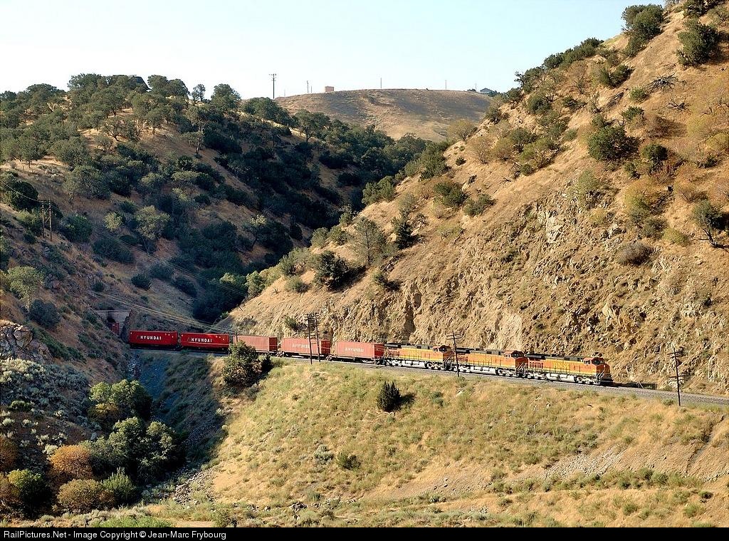 Tehachapi Upper Tunnels on a Shelf Module - page 1 - Layout Engineering ...