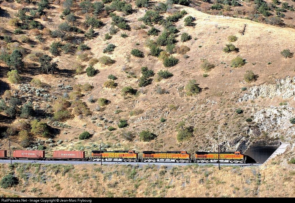 Tehachapi Upper Tunnels on a Shelf Module - page 1 - Layout Engineering ...