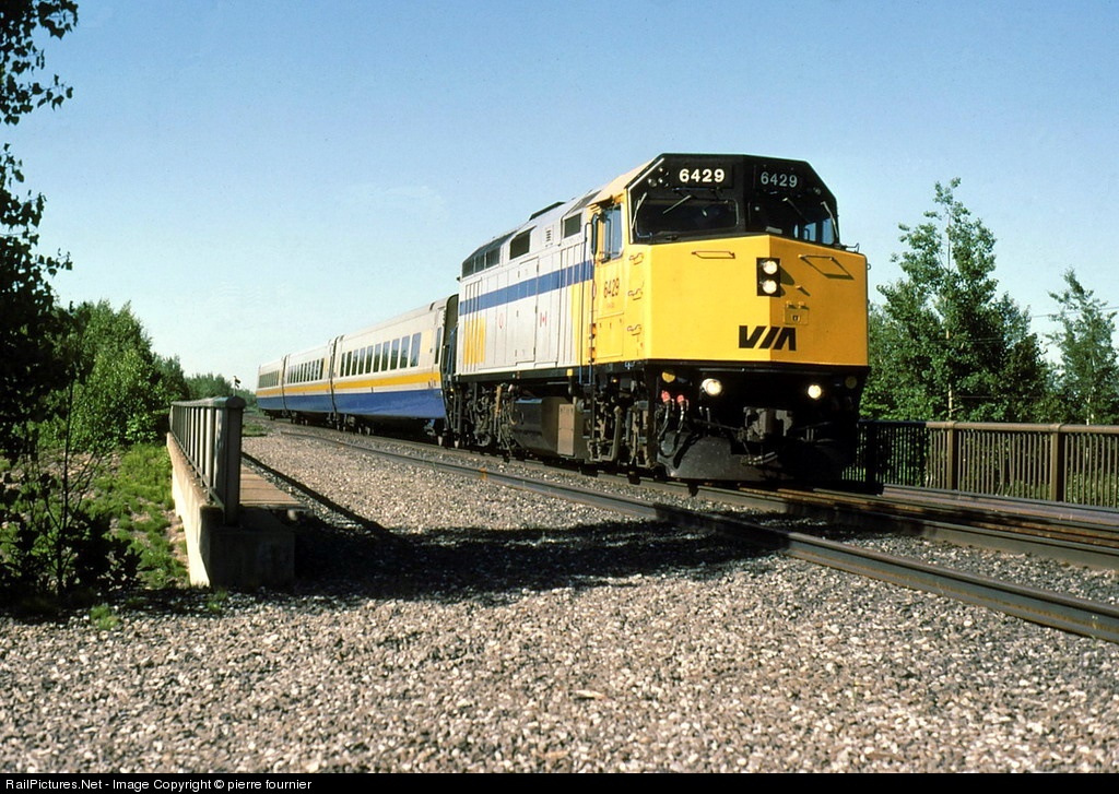 What color are VIA's P42 locomotives? - RAILROAD.NET