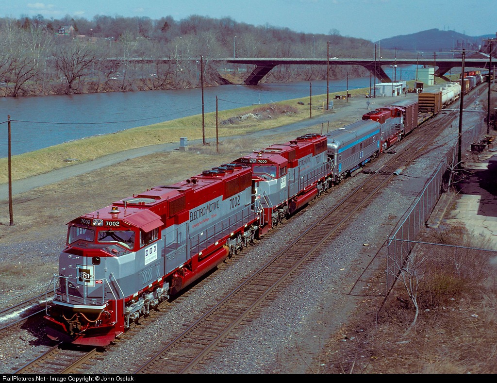 What happened to the Kato SD70M? | TrainBoard.com - The Internet's Original