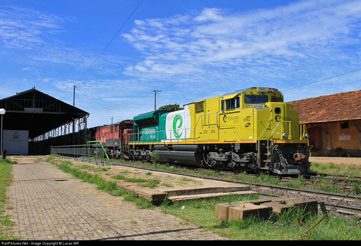 ALL SD70ACe top - a photo on Flickriver