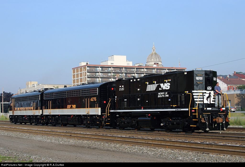 Norfolk Southern Genset Locomotives NSDash9.com NS Rail Power/NS