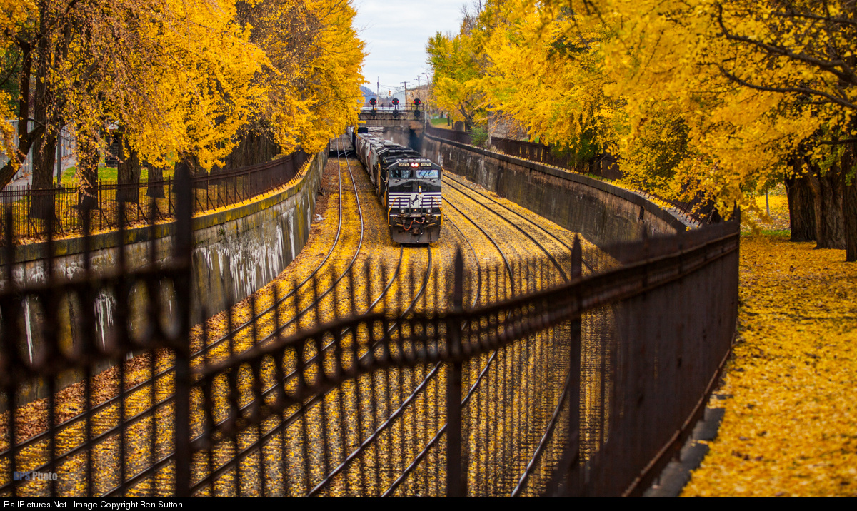 16N heads east on the Conemaugh Line [1200x716] : r/TrainPorn