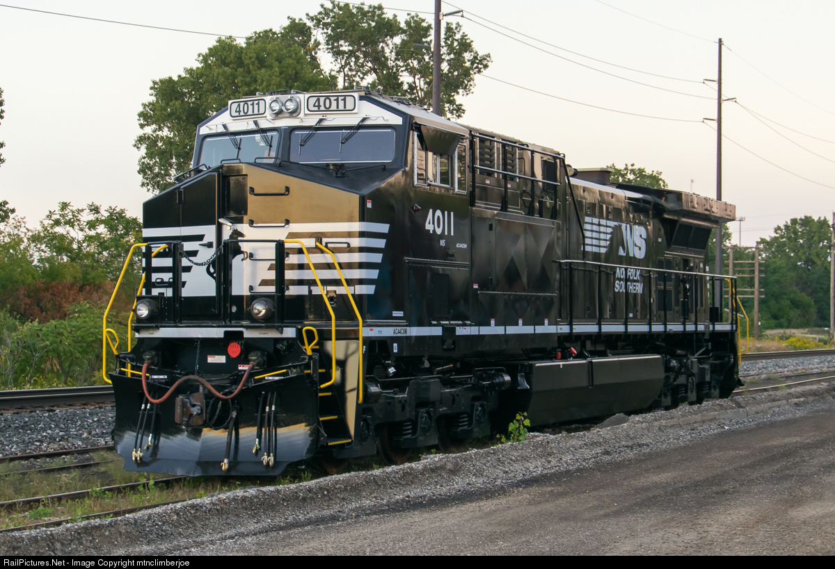 NS 4002 and 4004 in the shops, already? - Locomotives - Trains.com Forums