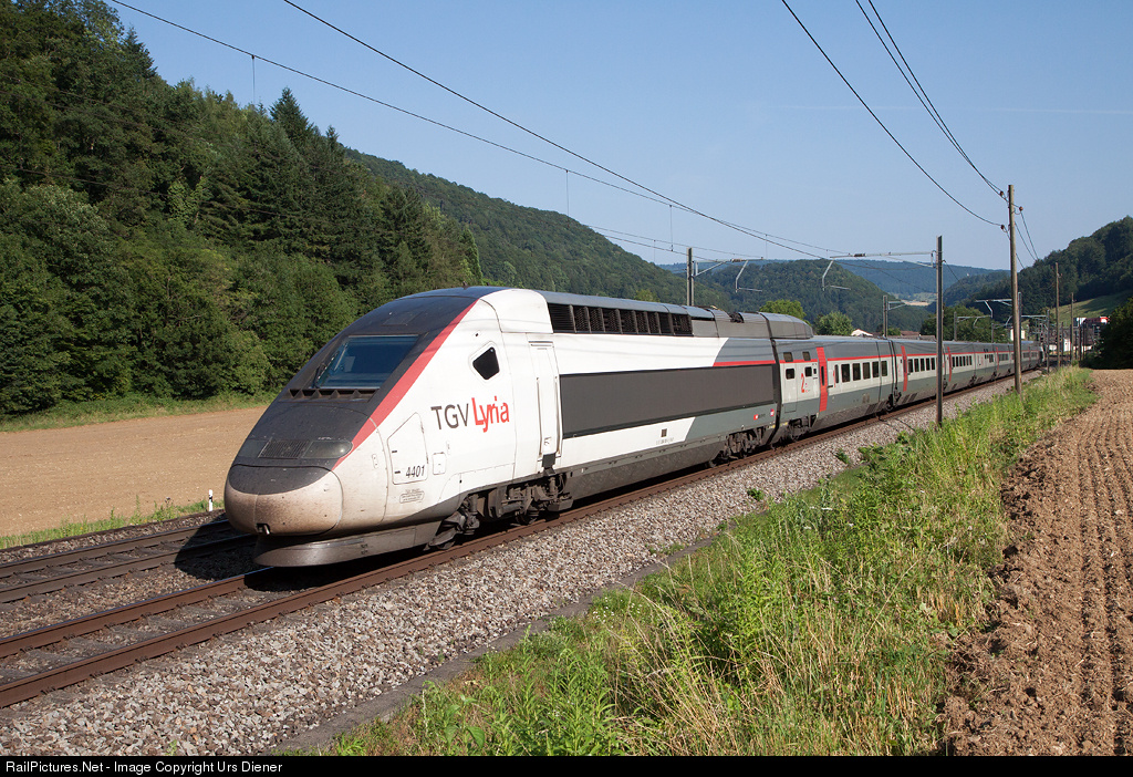 TGV POS trainset 4401 is on the way from Zürich Mainstation ...